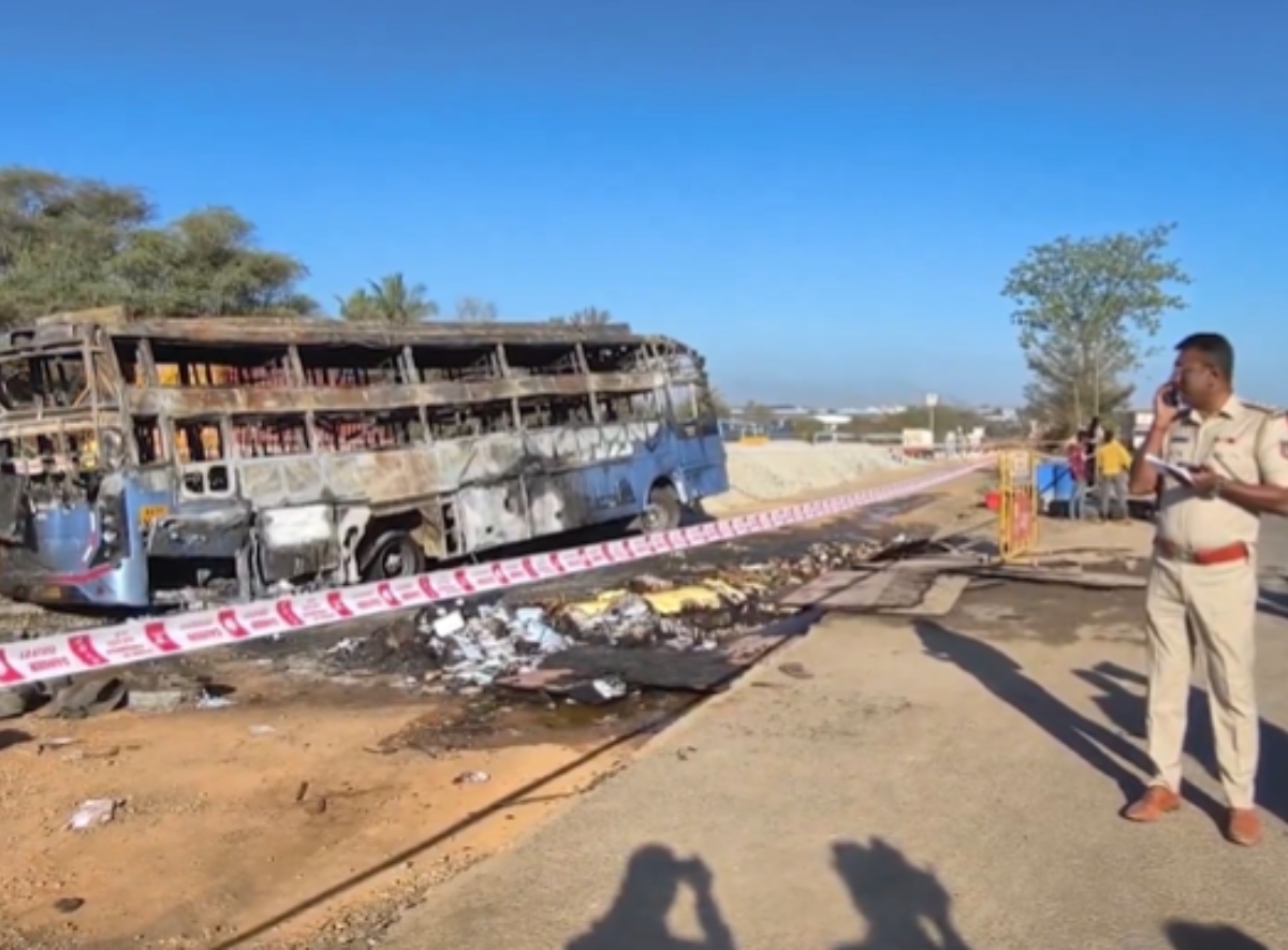Bengaluru Bus Fire: 30 Passengers Escape Unhurt As Sleeper Bus Catches ...