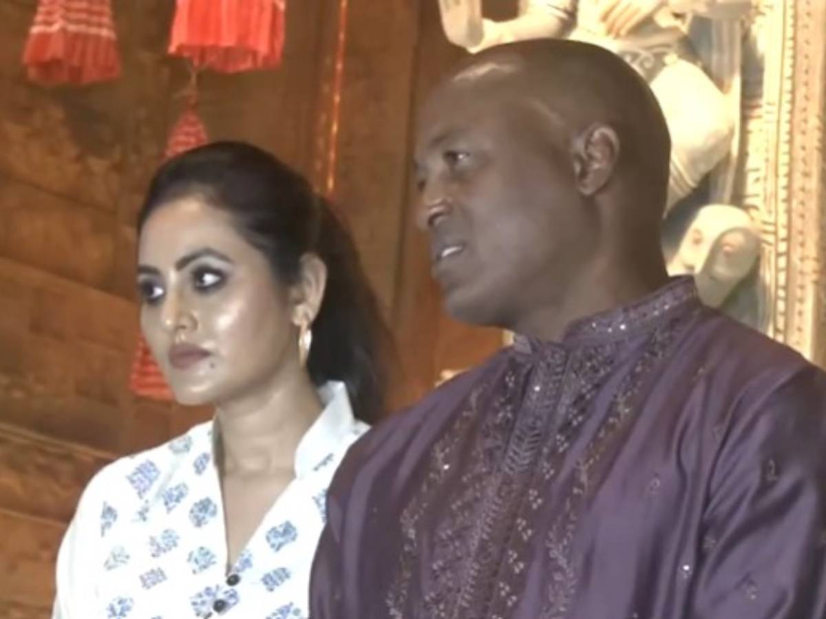 Durga Puja 2024: Brian Lara Visits Suruchi Sangha Club Pandal in Kolkata (Watch Video) - www ...