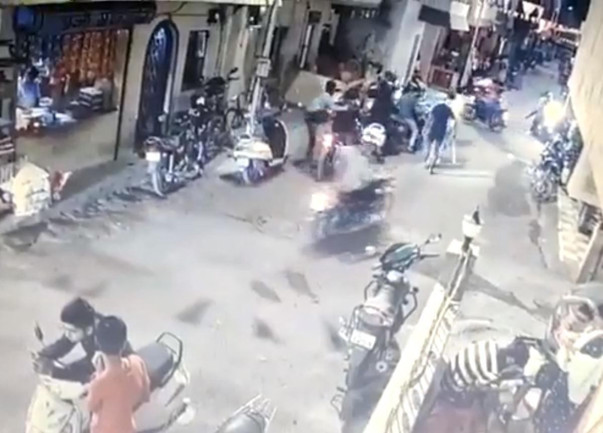 Goons Destroy Vehicles in Pune, Try to Set Woman Ablaze in Parking ...