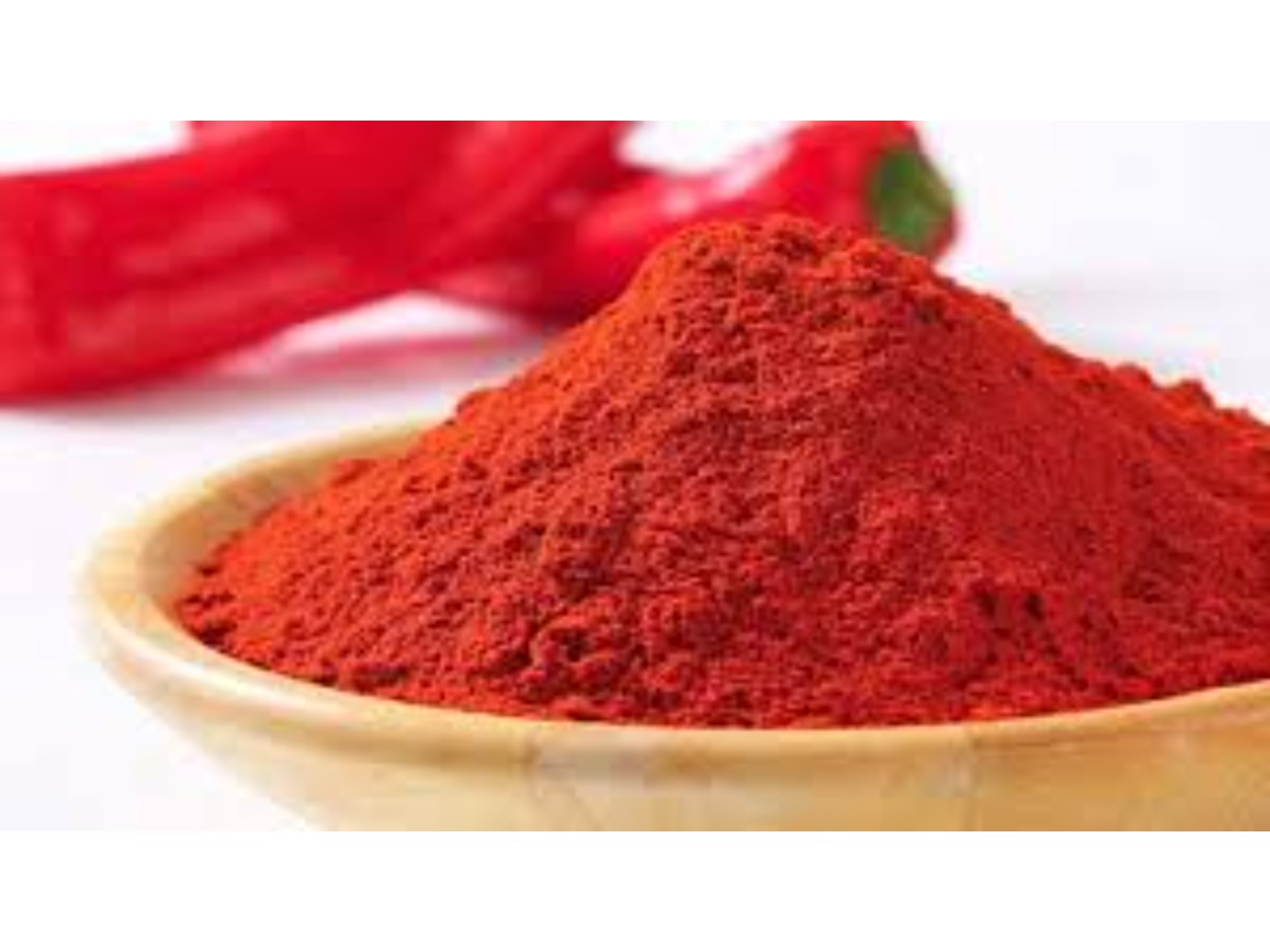 Shocking! Mumbai: Woman throws 'chilli powder' at police to help her ...