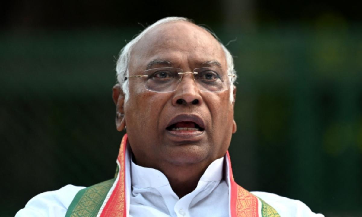 Kharge calls PM Modi 'poisonous snake' BJP demands apology from ...