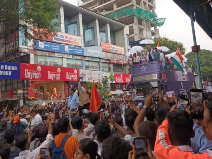 Pune celebrates 'ICC World Cup' trophy parade despite heavy rain - www ...