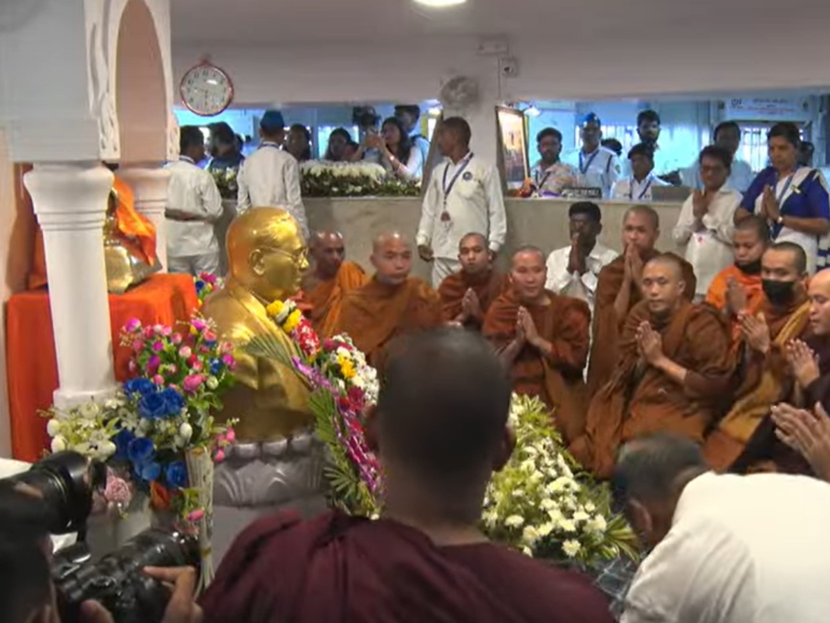 Dadar Chaityabhoomi Live Streaming: Large Crowd Gathers for ...