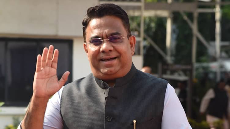 Big Blow To Samajwadi Party in Maharashtra: Bhiwandi East MLA Rais ...