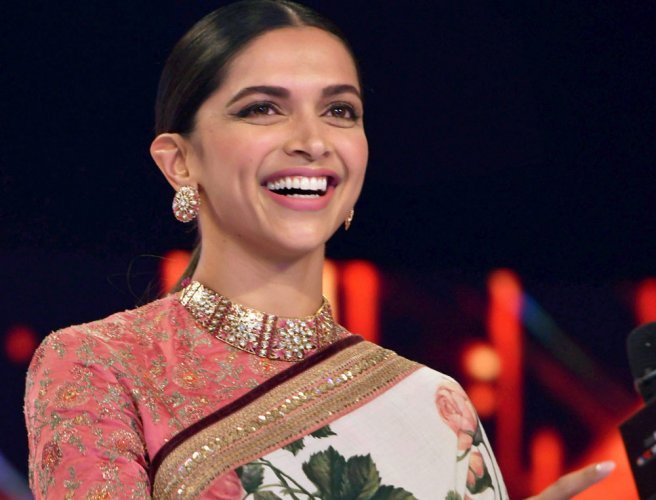 Deepika Padukone claims 'maal' means cigarette, actress makes weird ...