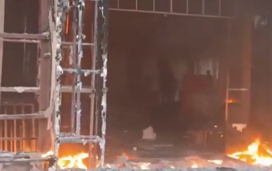 Delhi Fire: Massive Blaze Erupts at Banquet Hall in Shastri Park (Watch ...