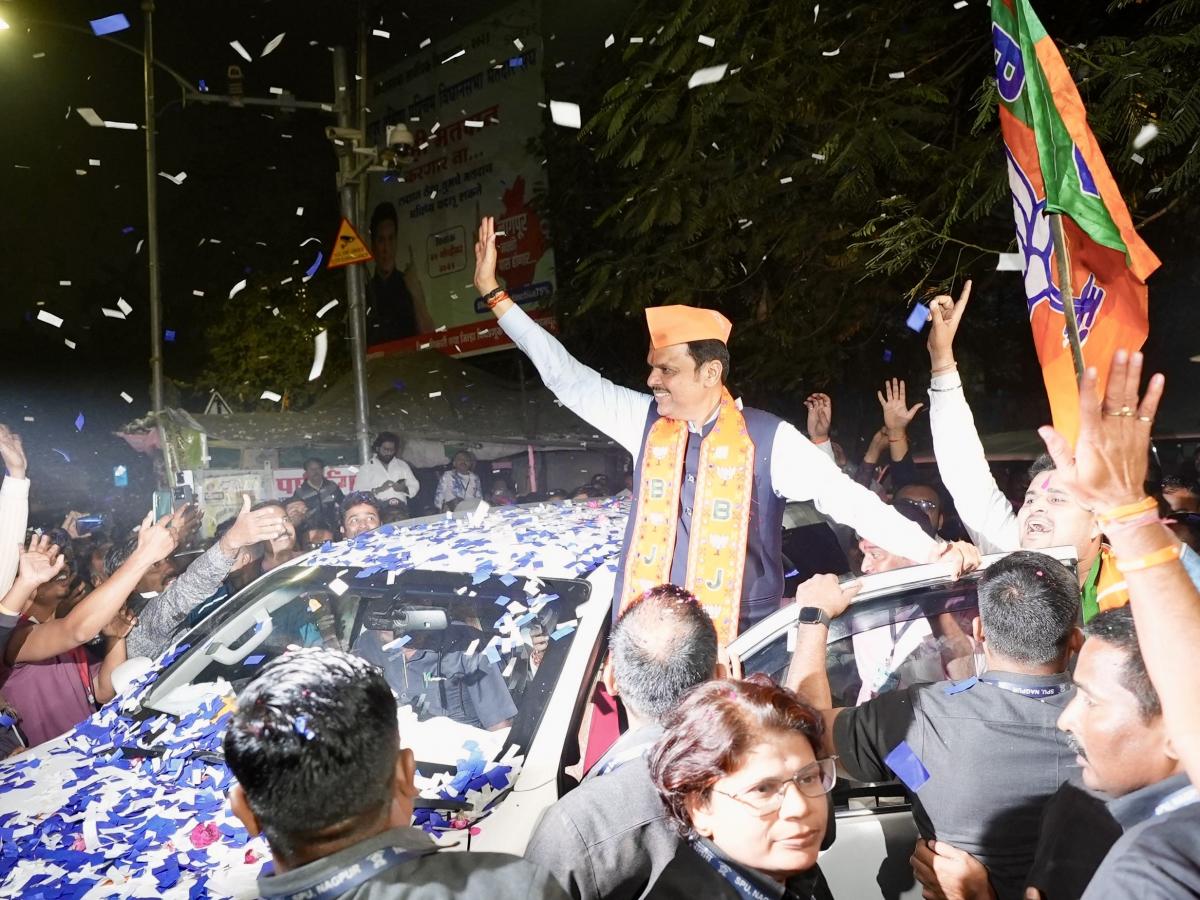 Devendra Fadnavis Receives Grand Welcome in Nagpur After BJP-led MahaYuti's Historic Win in ...