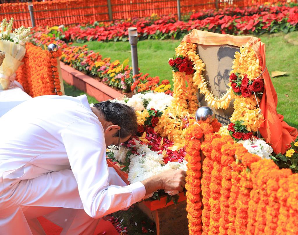 Uddhav Thackeray pays tribute to his father and Shiv Sena founder ...