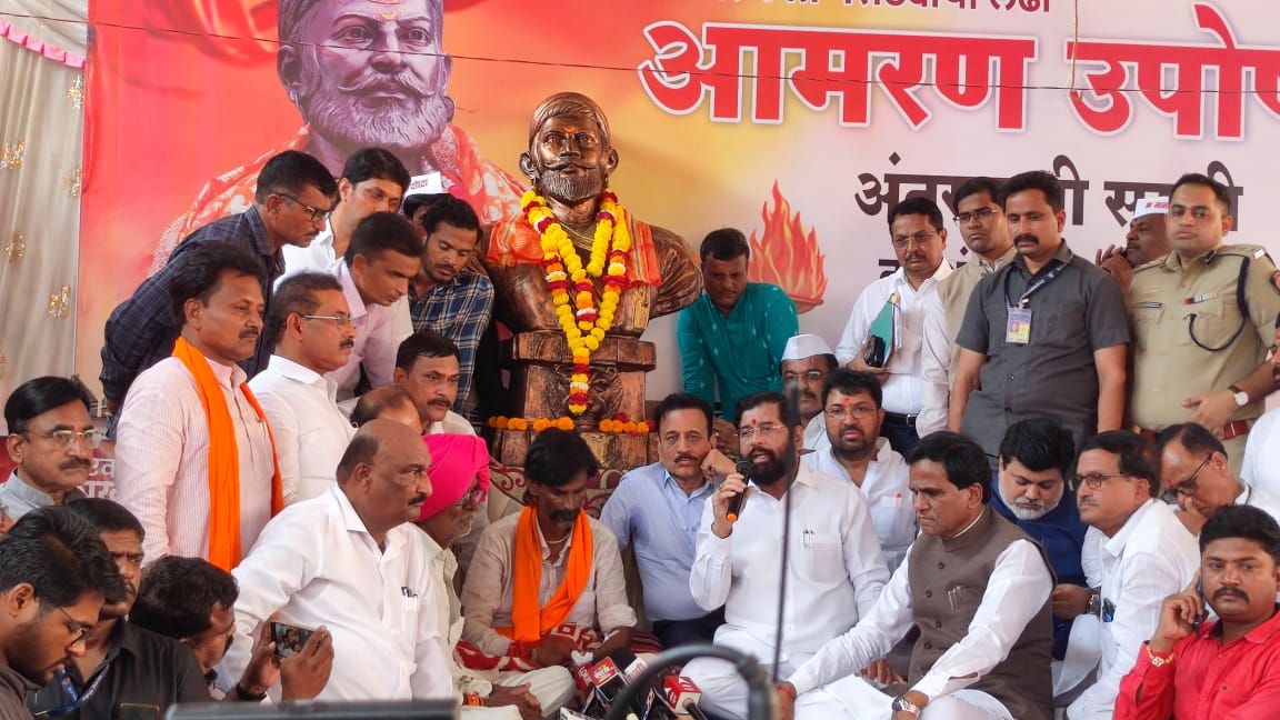 Maha CM Eknath Shinde meets Maratha quota activist Manoj Jarange in Jalna - www.lokmattimes.com