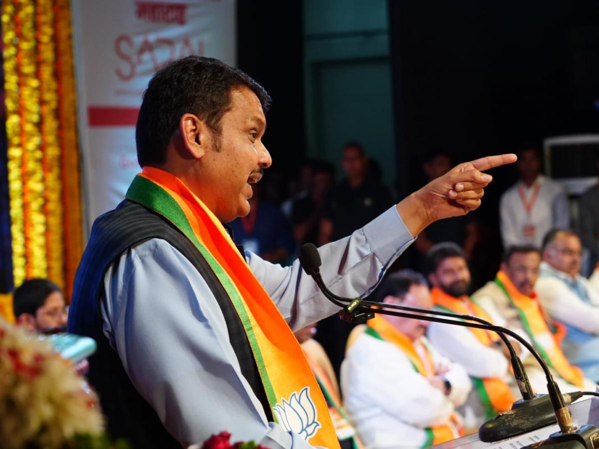 Pune: Devendra Fadnavis mocks NCP's internal turmoil, calls Pawar's resignation a publicity ...