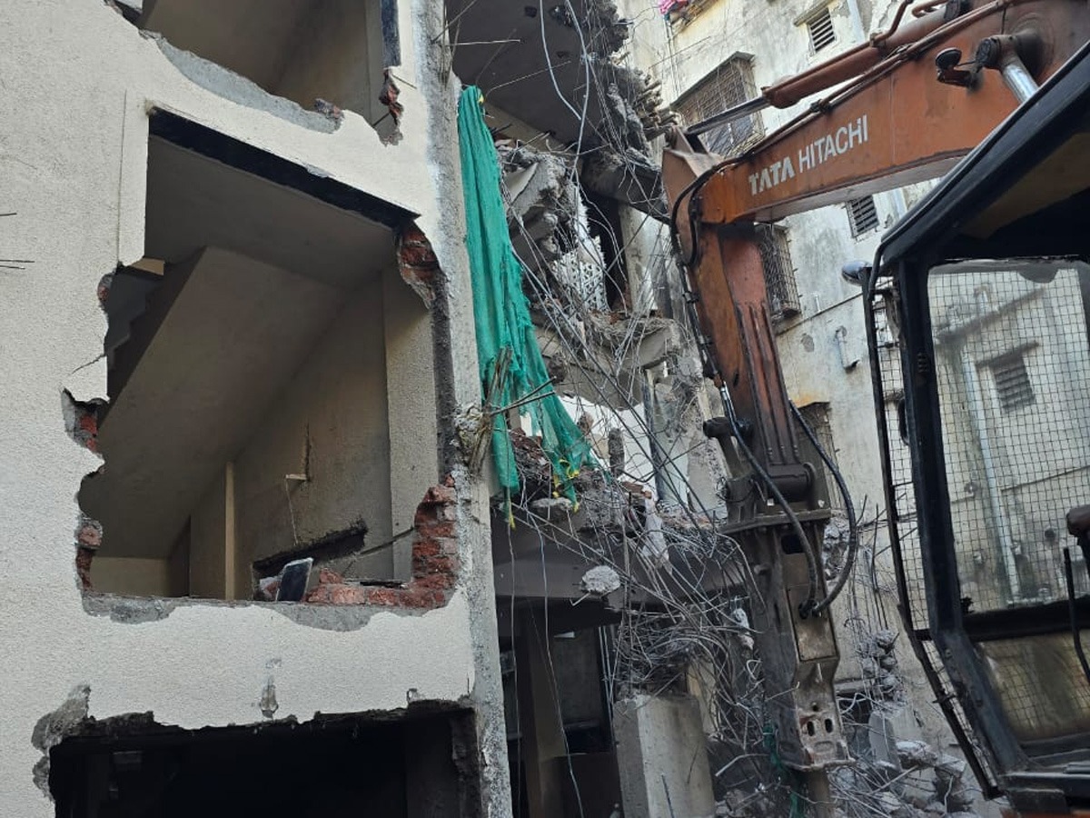 Navi Mumbai: CIDCO Demolishes Unauthorised G+3 RCC Construction in Ghansoli - www.lokmattimes.com
