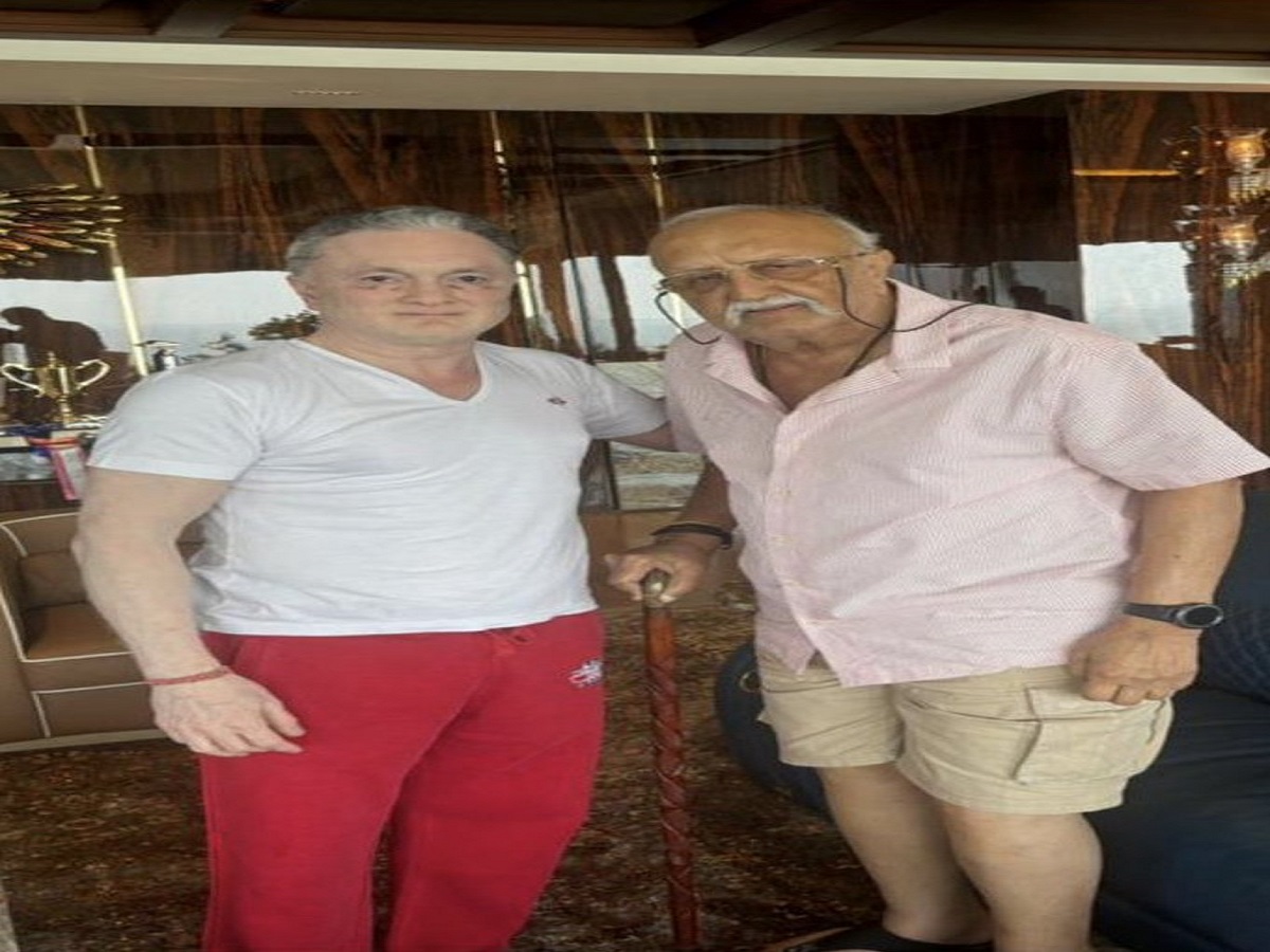 Together Again? Raymond Boss Gautam Singhania Shares Happy Picture with ...