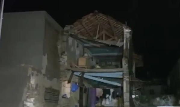 Gujarat Building Collapse: 3 Killed As 3-Storey Building Collapses in ...