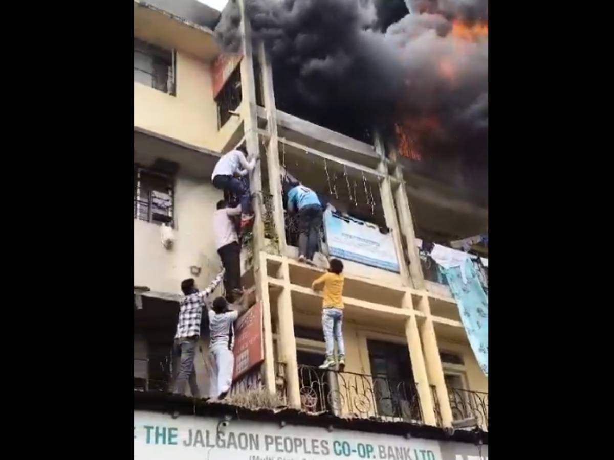 Hadapsar Fire: Huge Blaze Erupts in Three-Storey Building in Pune ...