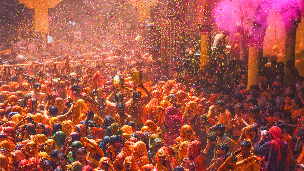 Hindu and Muslims celebrate Holi together in Ayodhya - www.lokmattimes.com