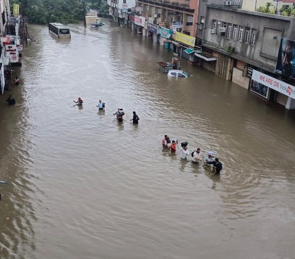 Nagpur Floods: IMD predicts more rains, NMC issues emergency numbers - www.lokmattimes.com