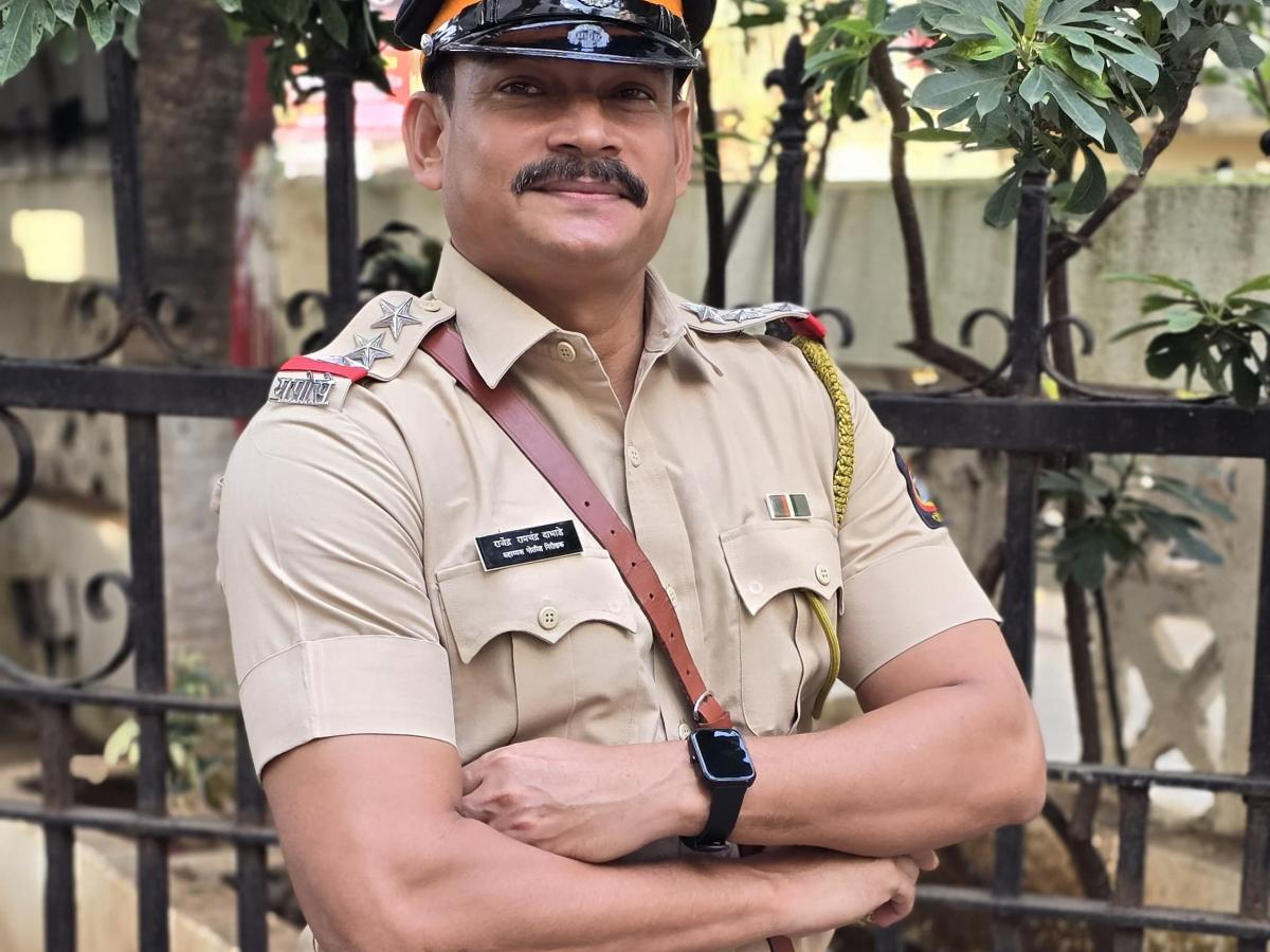 Mumbai: API Rajendra Dabhade Risks Life to Catch Baba Siddiqui's ...