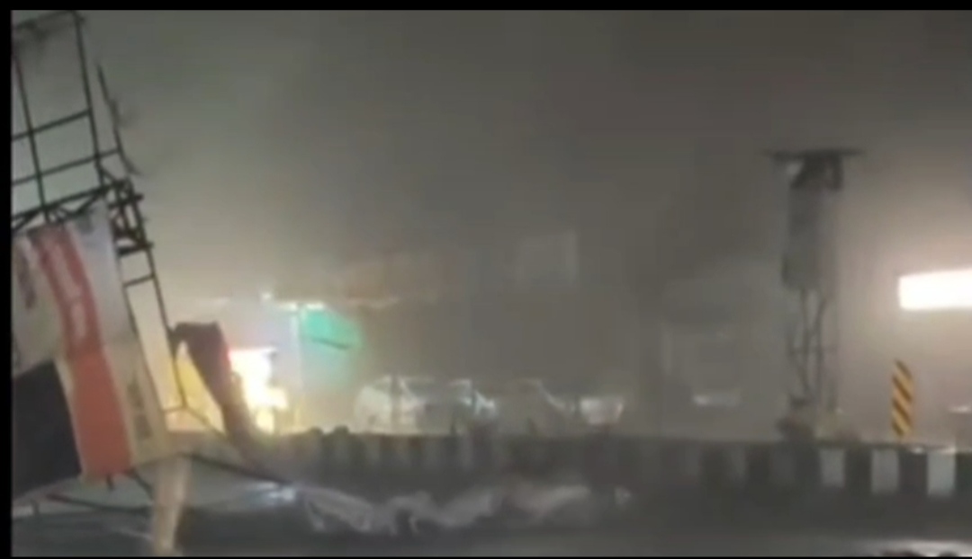 Maharashtra Rain Tragedy: 24-Year-Old Man Killed After Hoarding ...