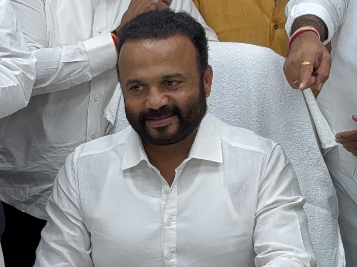 Sanjay Raut Accuses BJP Minister Jaykumar Gore of Sending Nude Pictures ...