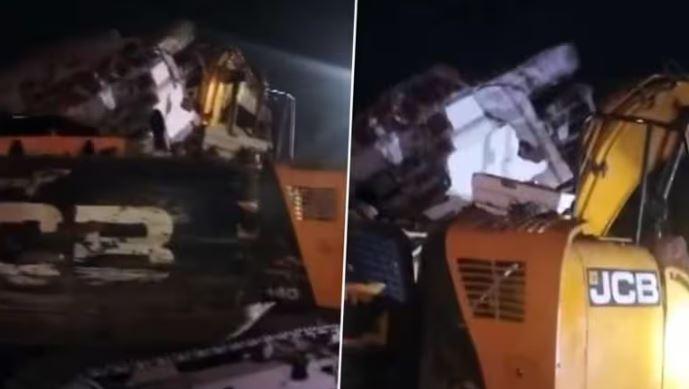 Tamil Nadu Horror: JCB Operator Dies as Iconic Madurai Arch Collapses ...