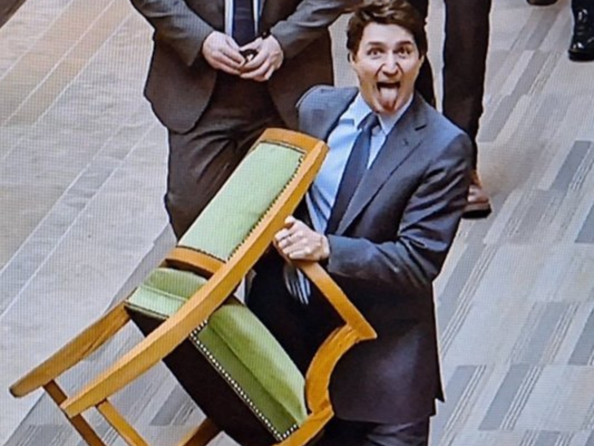 Justin Trudeau Spotted at House of Commons Carrying His Chair With ...