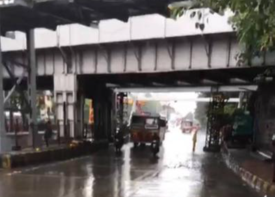 Mumbai: Vehicles Hit Height Gauges at King Circle Railway Bridge ...