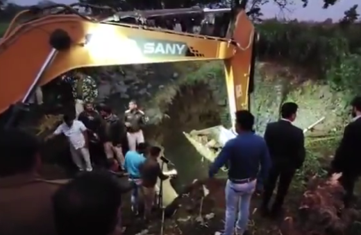 Madhya Pradesh Well Collapse: Woman Among 3 Trapped After Under ...