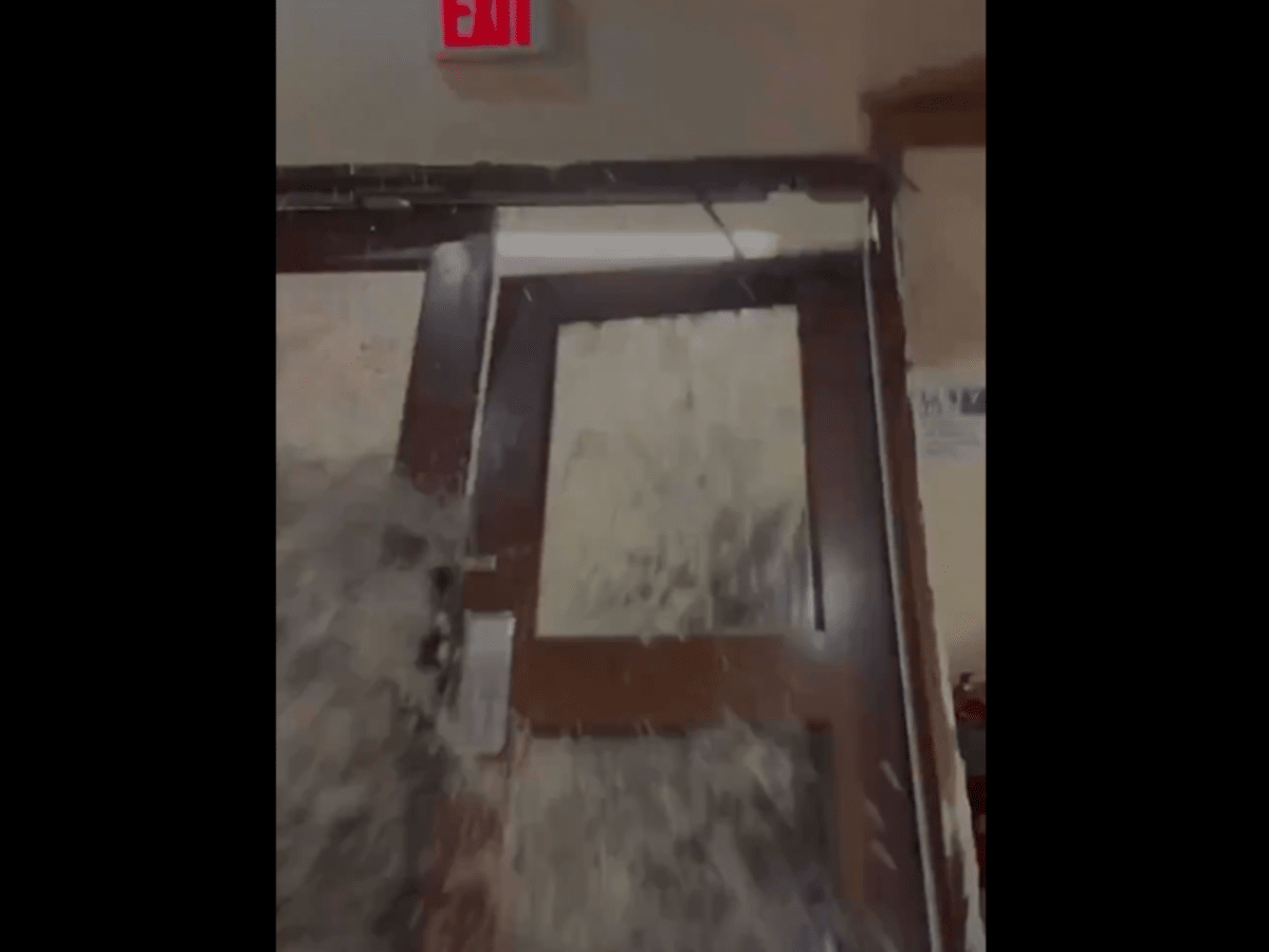 Video: Massive Waves Smash Into US Military Base in Pacific - www ...