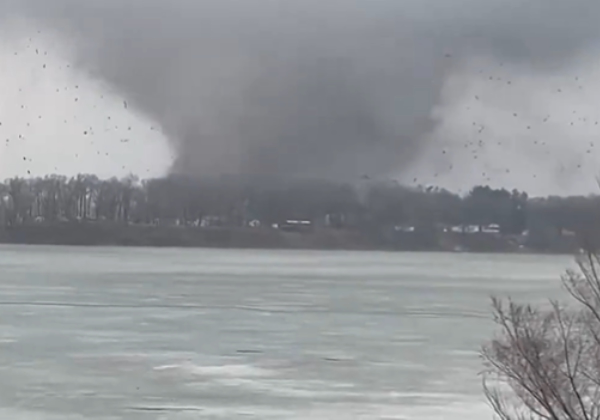 Michigan Tornado: At Least 3 Killed, 12 Injured After Violent Storm ...