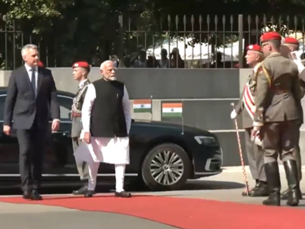 PM Narendra Modi Receives Ceremonial Reception at Federal Chancellery in Austria (Watch Video ...