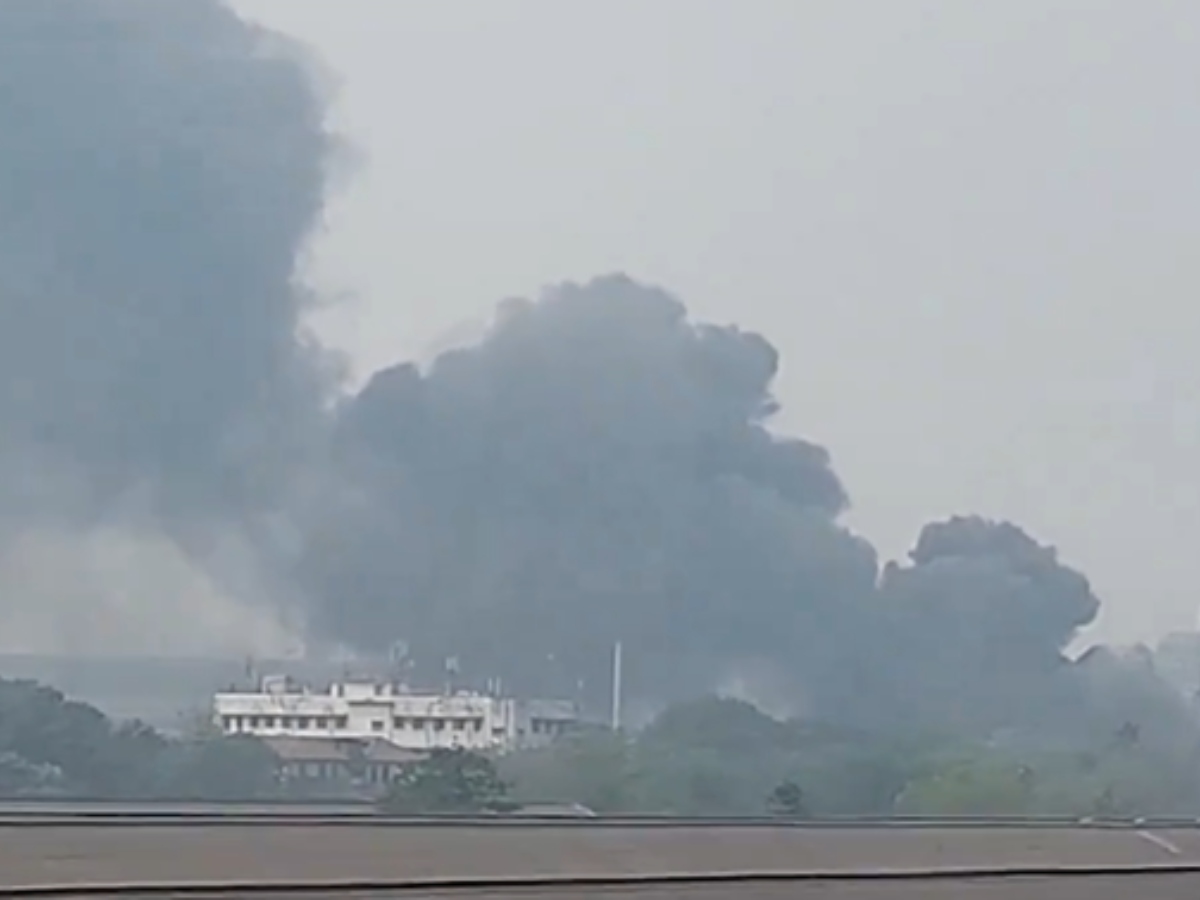 Mumbai: Massive Fire Breaks Out at Godown in Reay Road Area; Watch ...