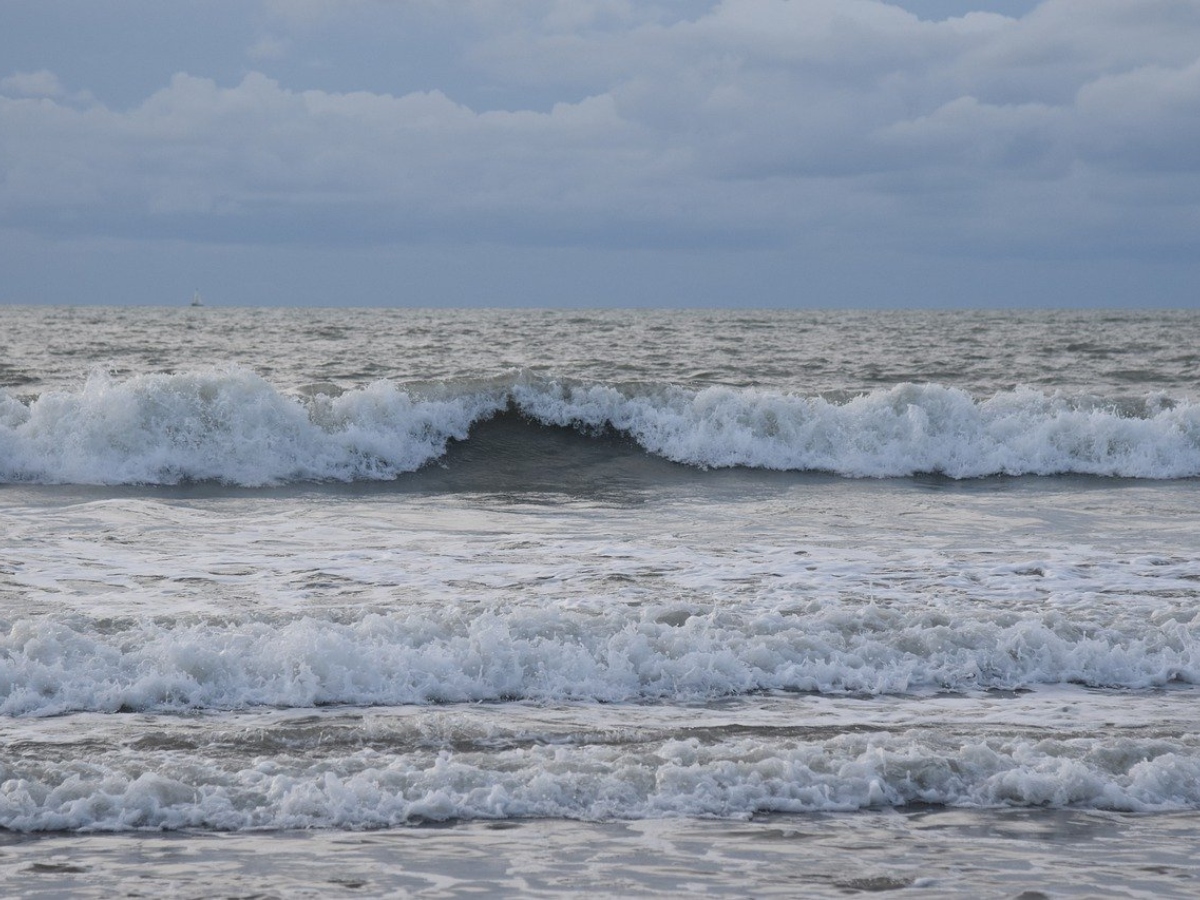 Mumbai High Tide Forecast: Wave Measuring 4.88 Meters Expected at 12.16 ...
