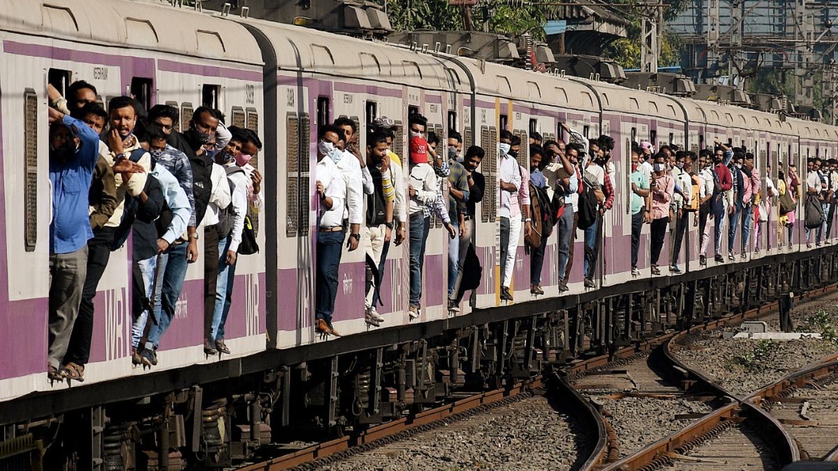 Mumbai Railway Accident: 5 People Killed, Several Injured After Falling From Fast Local Train In ...