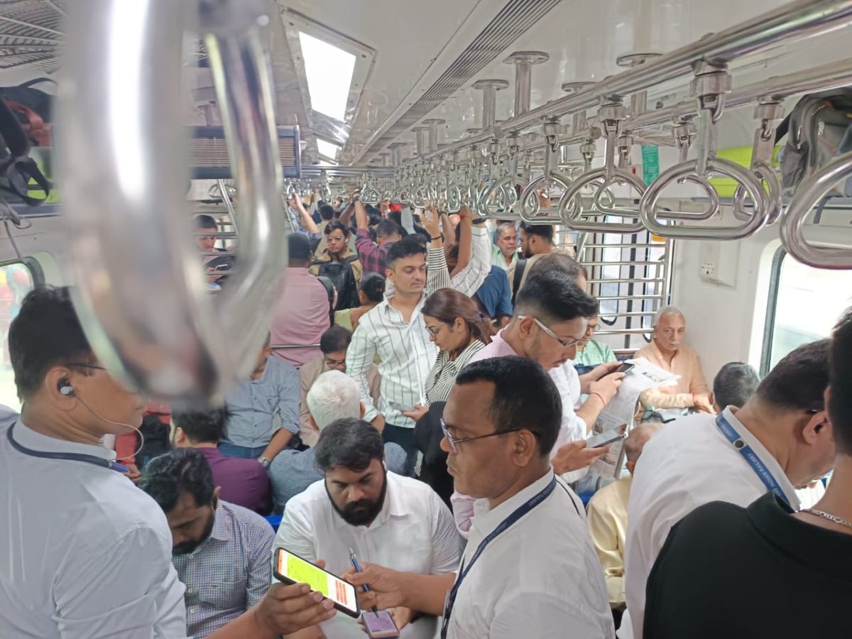 ‘Lucky Yatri Yojana’: Mumbai Local Train Travellers Can Win Rs 10,000 ...