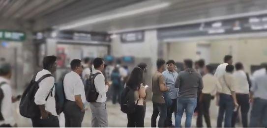 Mumbai Metro Line 3: City's First Underground Aqua Sees Long Queues at Stations on Opening Day ...