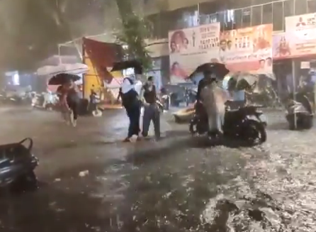 Mumbai Rains: Heavy Rainfall, Lightning and Thunderstorms Hit City and Surrounding Areas ...