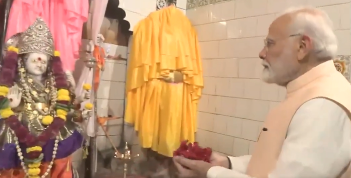 PM Modi in Maharashtra: Prime Minister Performs Puja at Jagdamba Mata ...