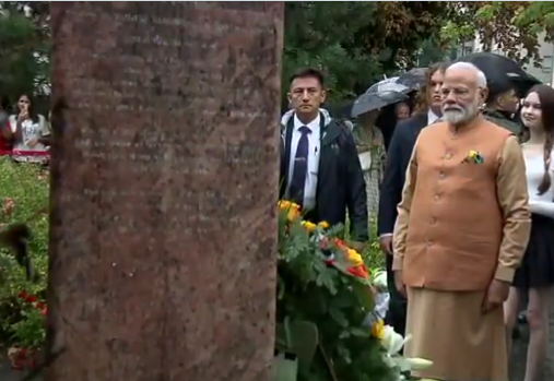 PM Modi Lays Wreath at Jam Saheb of Nawanagar Memorial in Poland (Watch ...