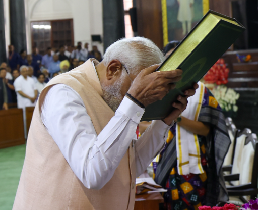 PM Modi, PMO Updates 'X' Profile with New Photos - www.lokmattimes.com