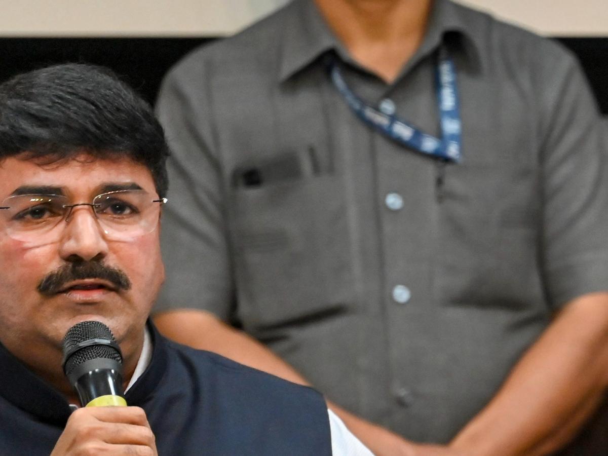 Shinde faction MP Rahul Shewale serves defamation notice to Saamana ...