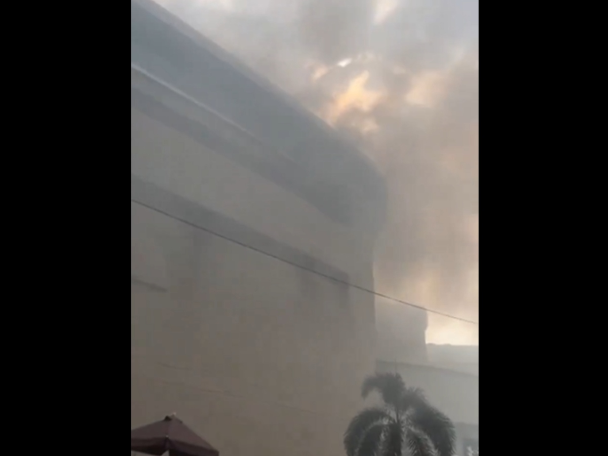 Pune Fire Video: Massive Blaze Engulfs Phoenix Mall in Viman Nagar ...