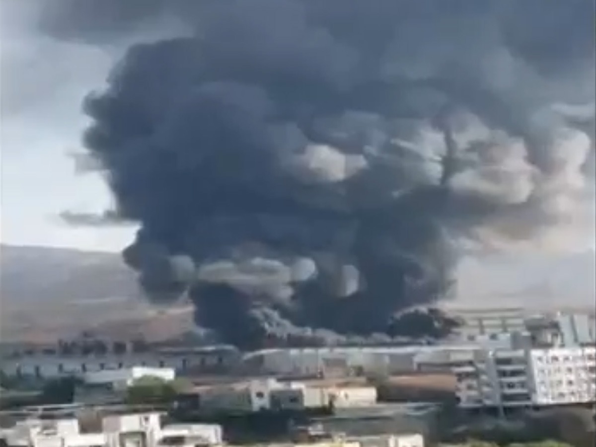 Pune Fire: Massive Blaze Erupts at Electric Bike Godown on Katraj ...