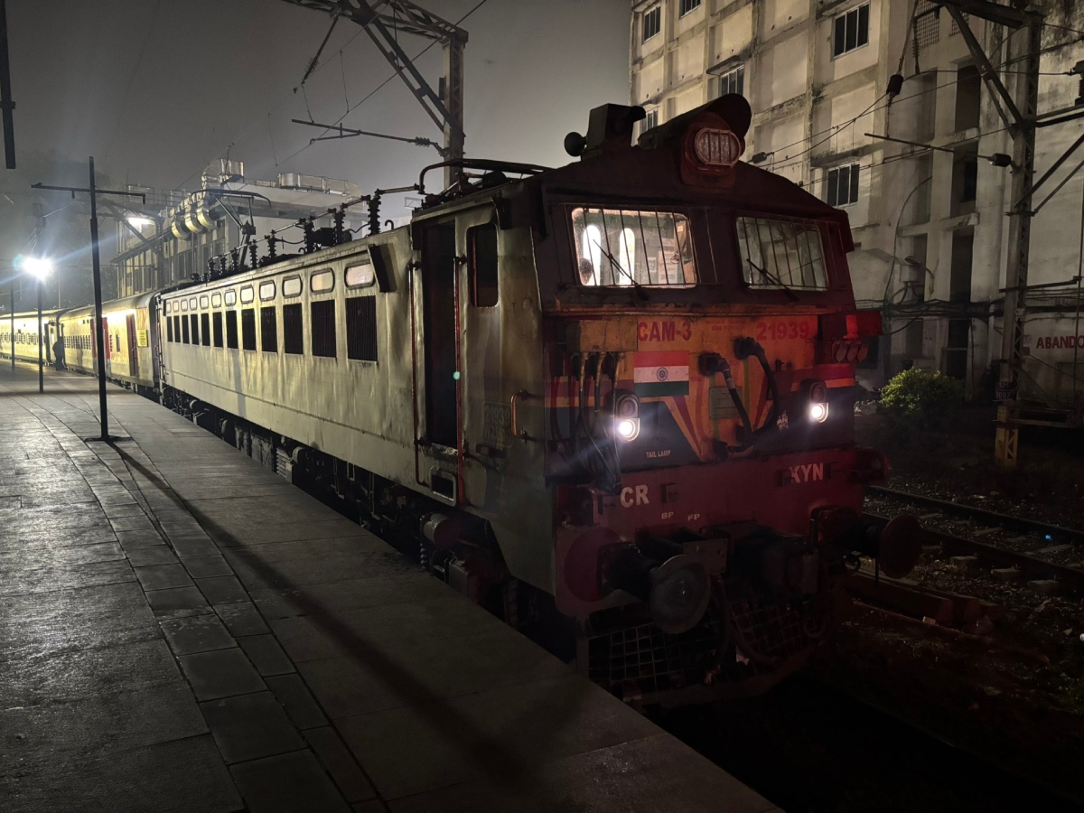 Fire Breaks Out on Pune-Mumbai Intercity Express Near Karjat - www ...