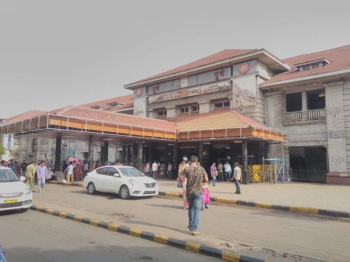 Passenger Robbed of Rs 11 Lakh Jewellery on Indore-Daund Express, Pune ...