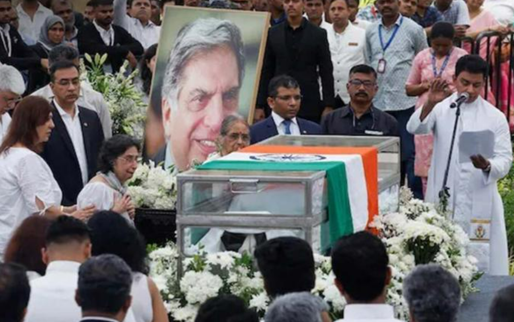 Ratan Tata Funeral: Uddhav Thackeray and Aadtiya Pay Last Respects to ...