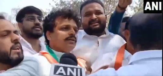 Pune Bus Rape Case: Indian Youth Congress Workers Protest Outside ...