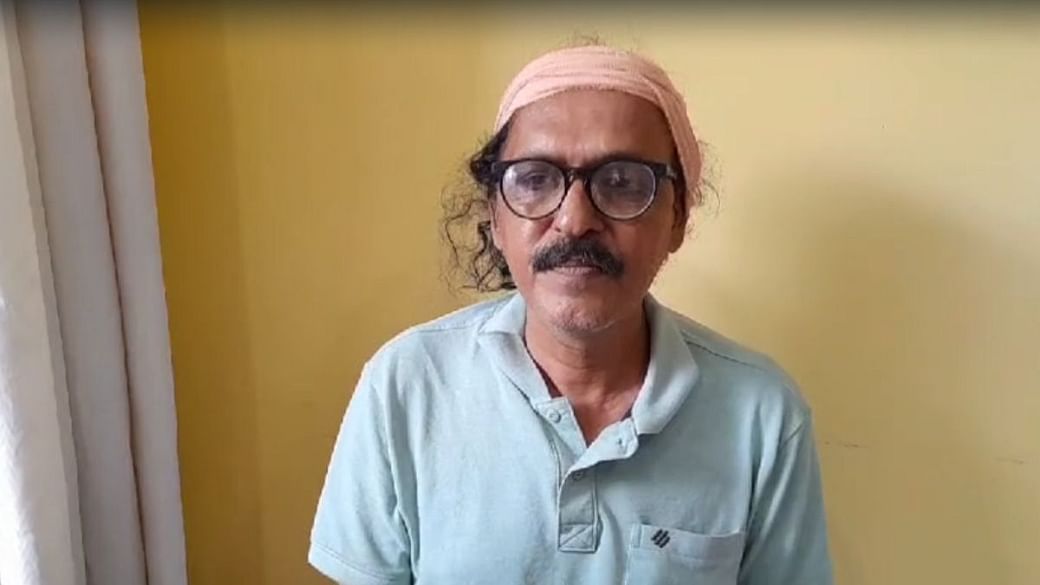 Author Heramb Kulkarni assaulted in Ahmednagar - www.lokmattimes.com