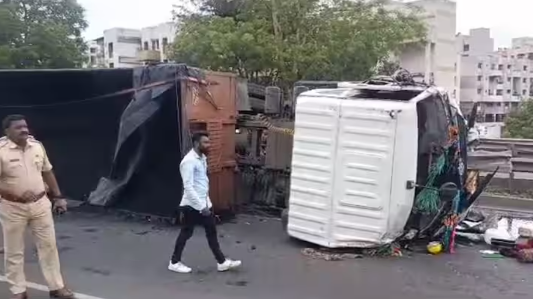 Pune: Another accident on Navale Bridge as coal truck overturns, no ...