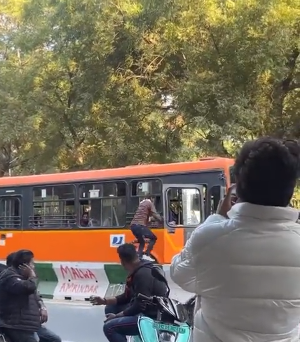 DTC bus driver stops bus on busy road for 'Chai,' Video Goes Viral ...