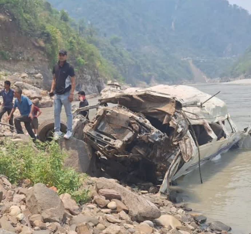 Uttarakhand Accident: 10 Killed as Tempo Traveller Falls Into Gorge in ...